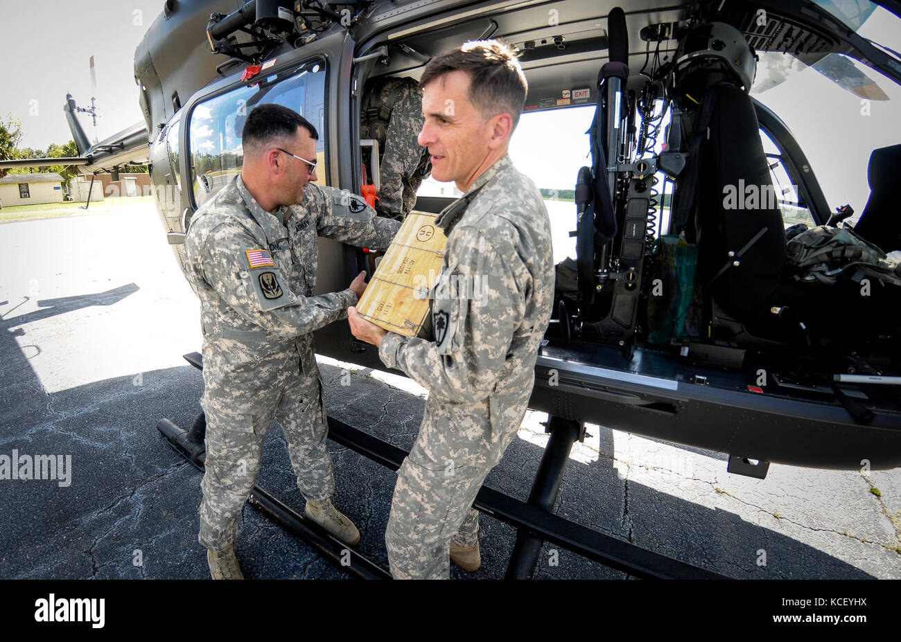 U.S. Army Soldiers with the South Carolina National Guard and Illinois ...