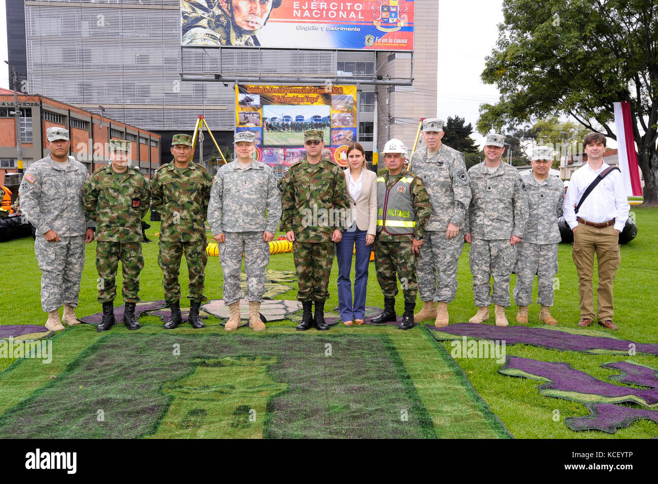 A group photo of the South Carolina National Guard delegation and the ...