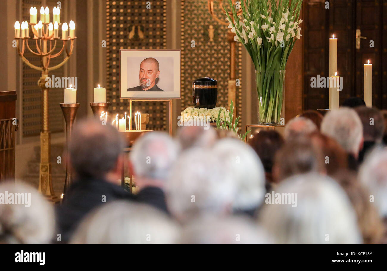 Leipzig, Germany. 4th Oct, 2017. A photo of painter Arno Rink can be ...
