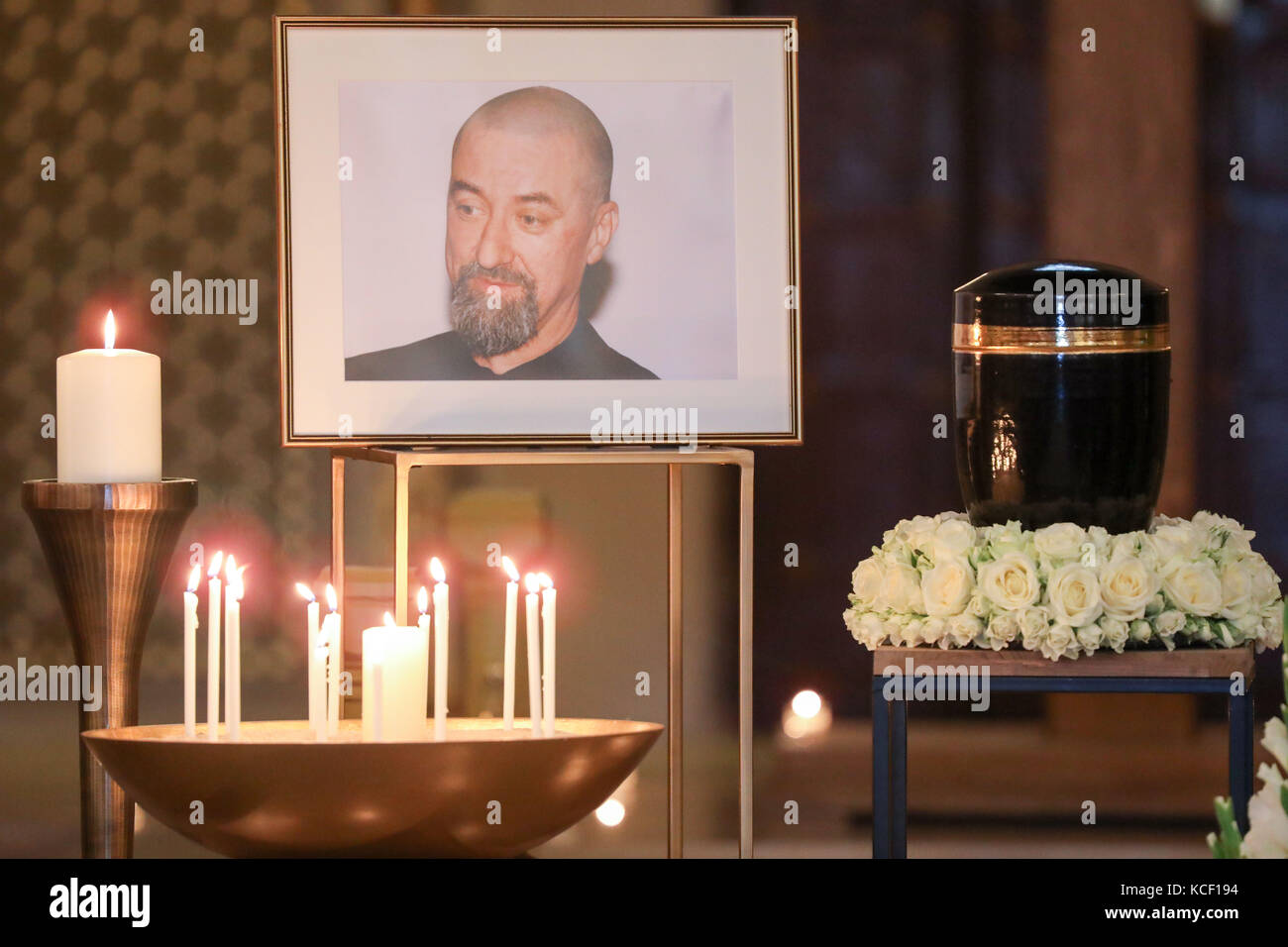 Leipzig, Germany. 4th Oct, 2017. A photo of painter Arno Rink can be ...