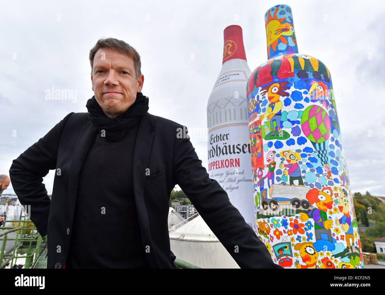 Nordhausen, Germany. 4th Oct, 2017. Leipzig-based artist Michael ...