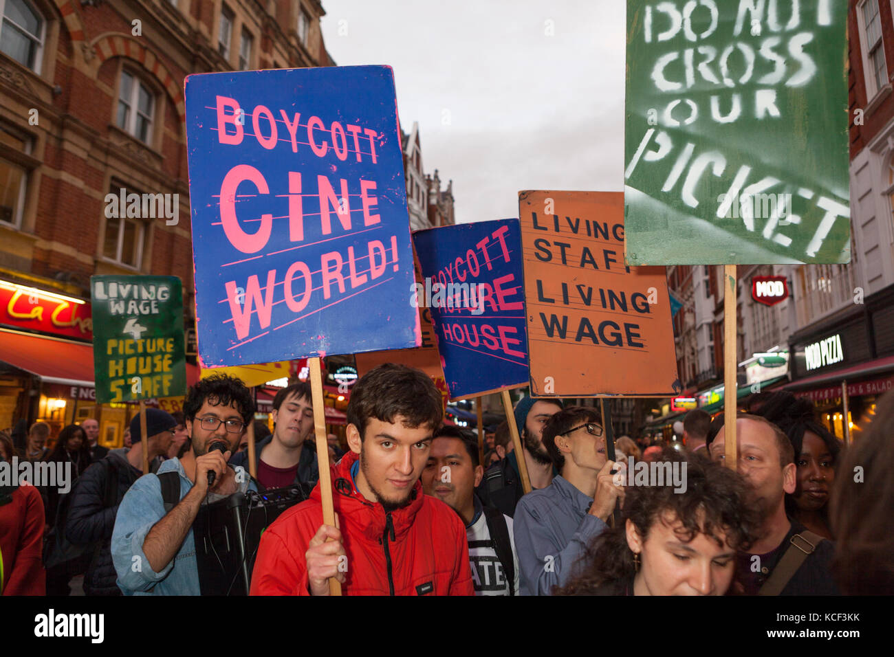London, UK. 4th Oct, 2017. Striking Cineworld workers hold 'Living Wage ...