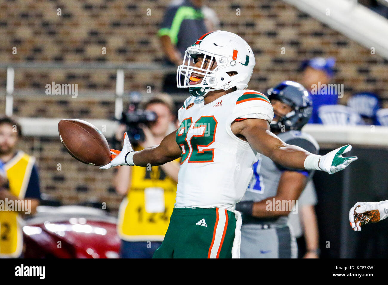 Durham, NC, USA. 29th Sep, 2017. Ahmmon Richards (82) of the Miami ...