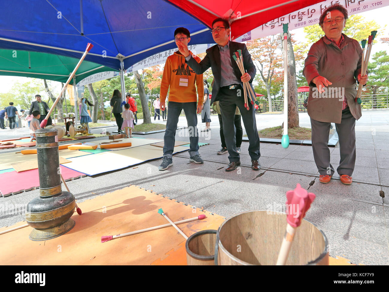 05th Oct, 2017. Playing traditional game Visitors to Chuncheon National ...