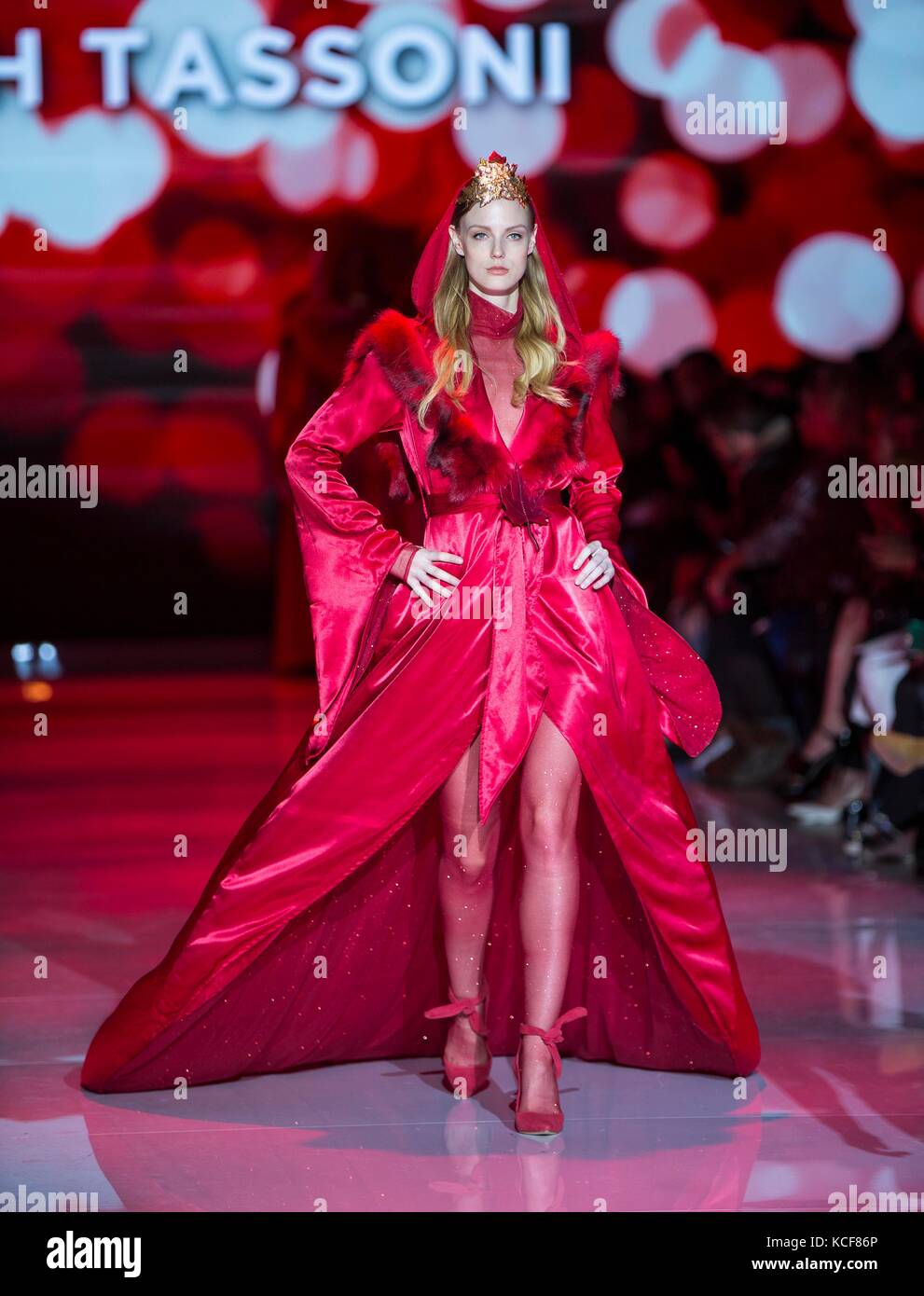 Toronto, Canada. 4th Oct, 2017. A model presents a creation of Joseph ...