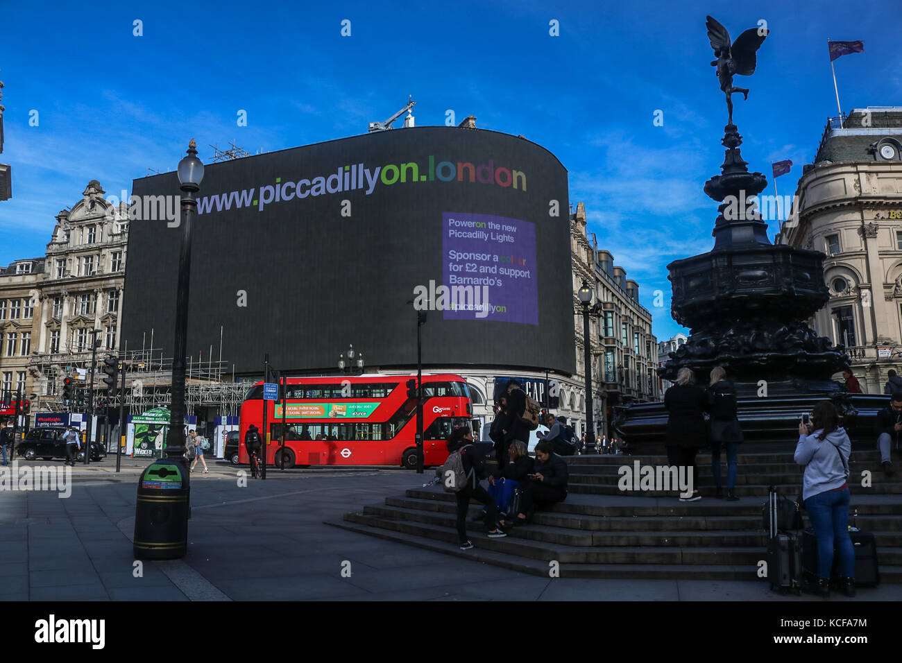 London, UK. 5th Oct, 2017. Workers have removed the scaffolding ...