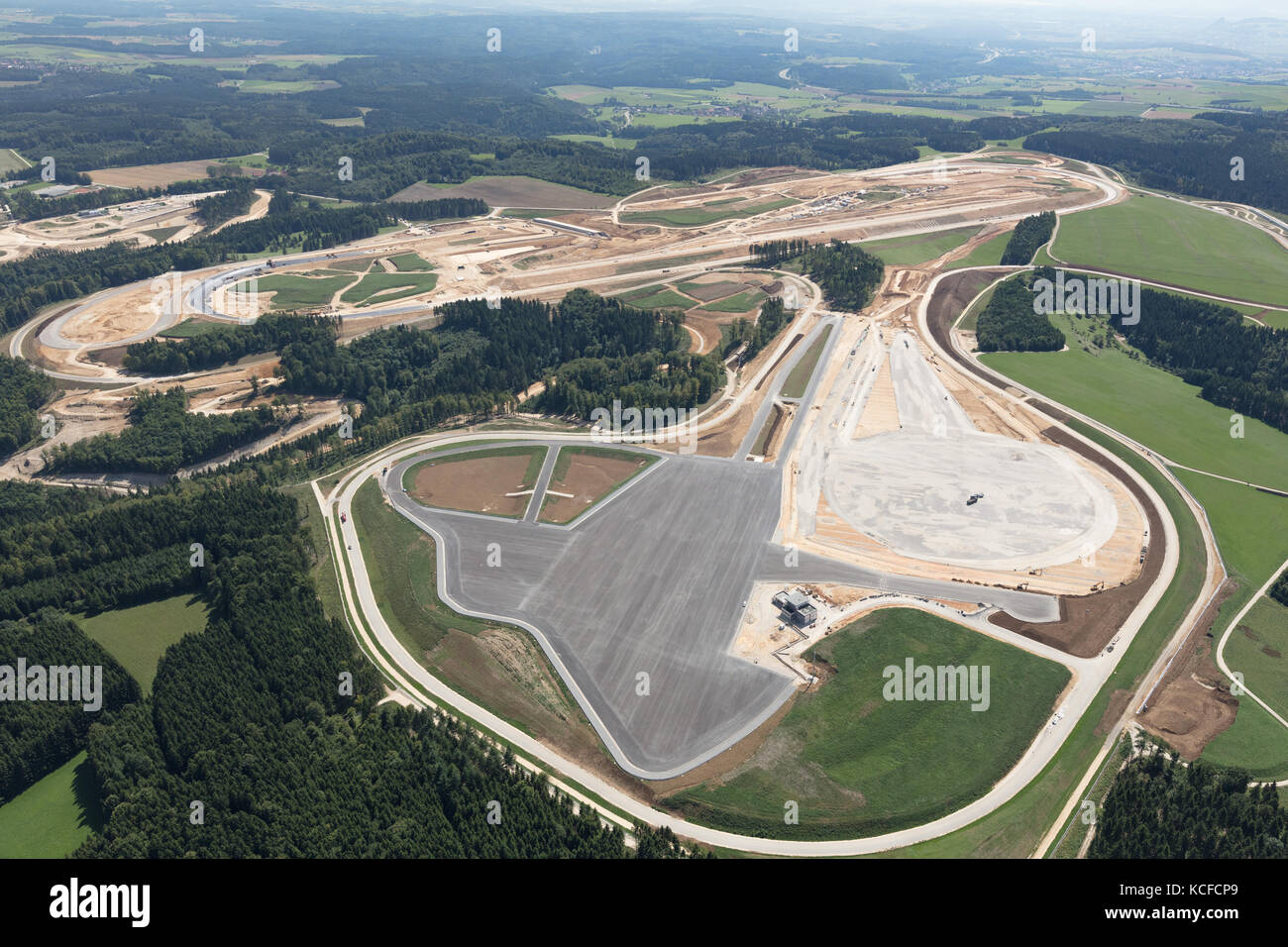 HANDOUT - View of the Daimler centre for testing and technology in ...