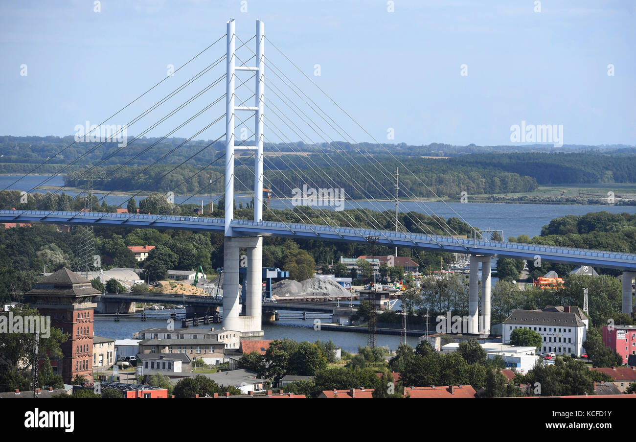 Stralsund, Germany. 25th Aug, 2017. View of the 'Ruegenbruecke' (lit ...