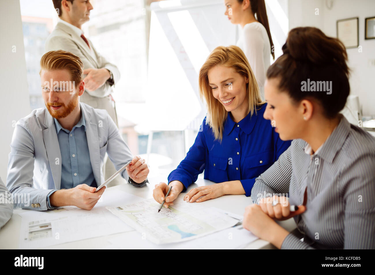 Collaborating business casual colleagues hi-res stock photography and ...