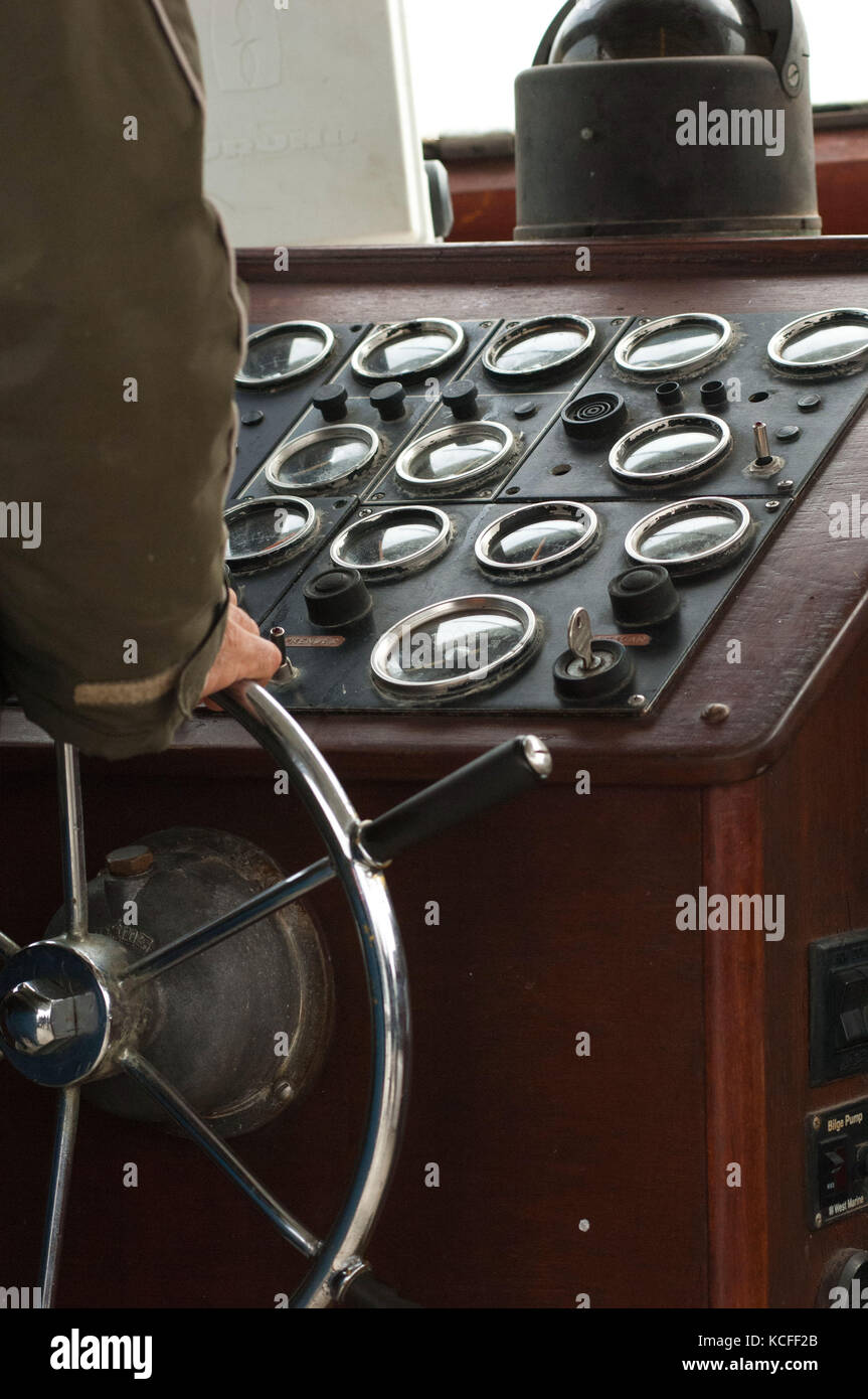 Person, hand, wheel, rudder, boat Stock Photo - Alamy