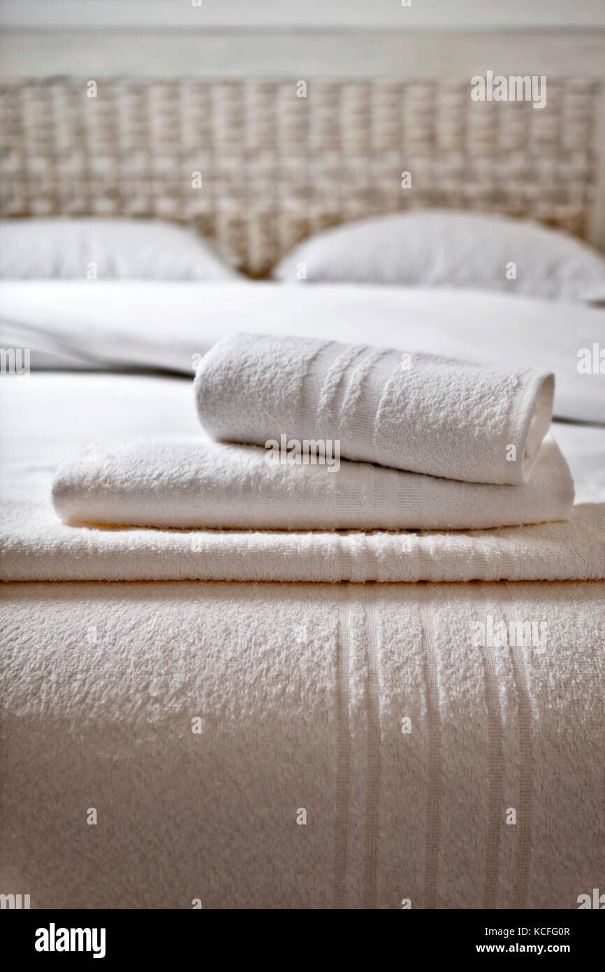 bedroom, bed, couple, tidy, towels Stock Photo - Alamy