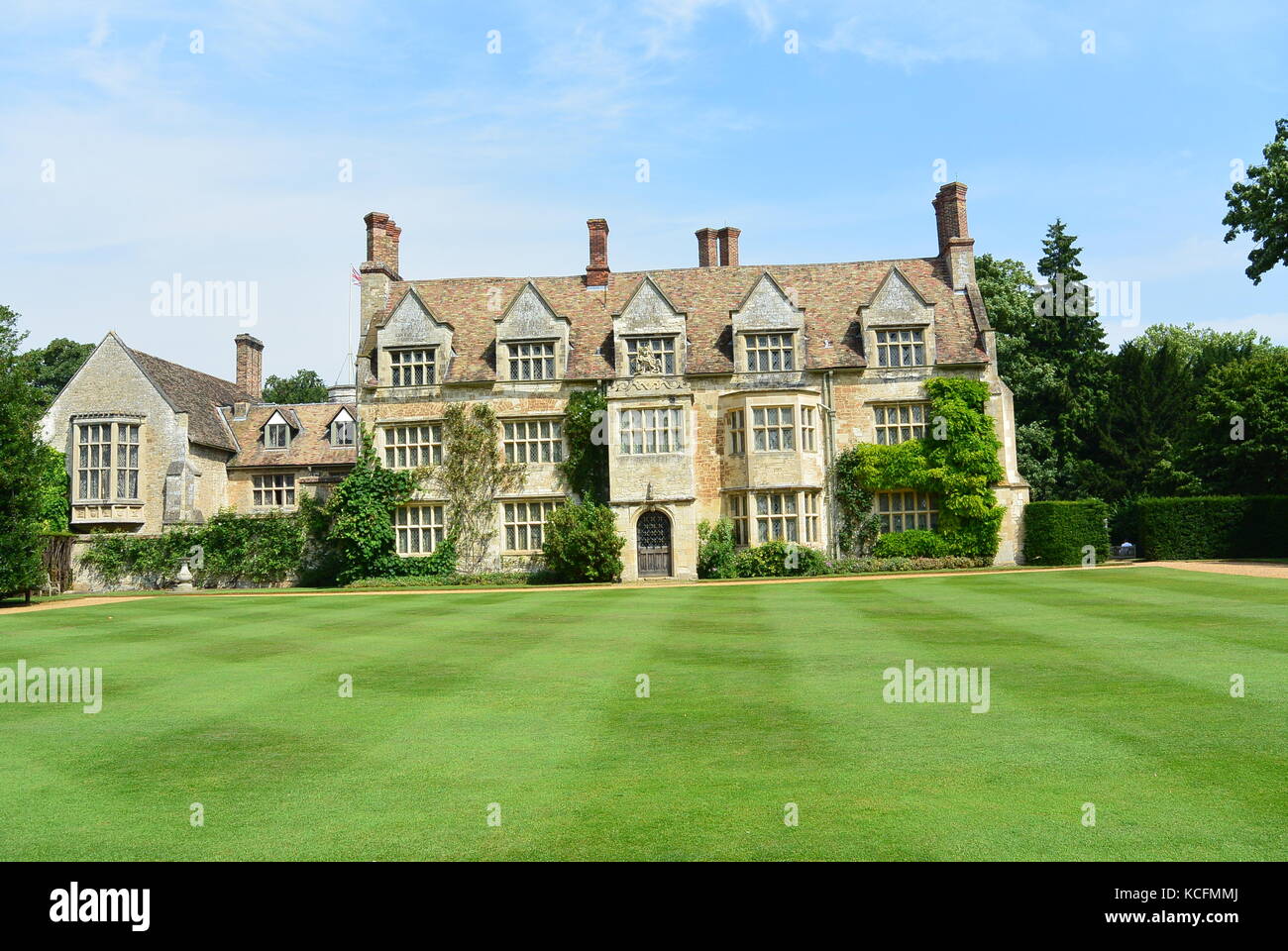 English stately home Stock Photo - Alamy