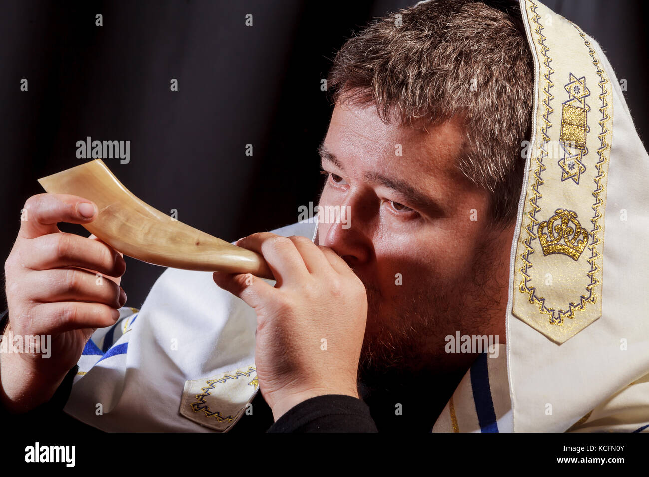 Jewish ritual horn hi-res stock photography and images - Alamy