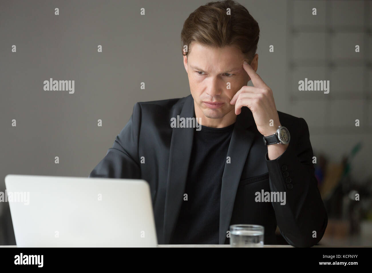 Perplexed person hi-res stock photography and images - Alamy