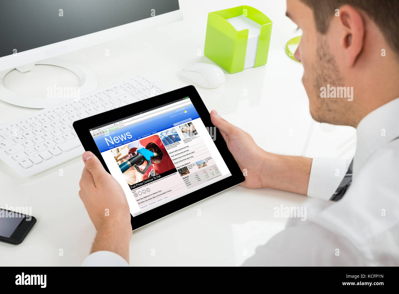 Digital newspaper hi-res stock photography and images - Alamy