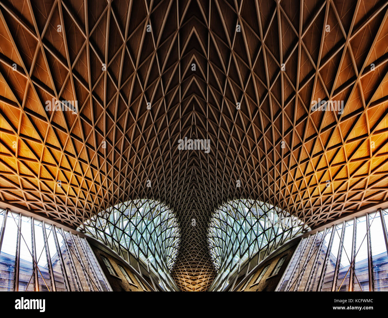 Kings cross station concourse hi-res stock photography and images - Alamy