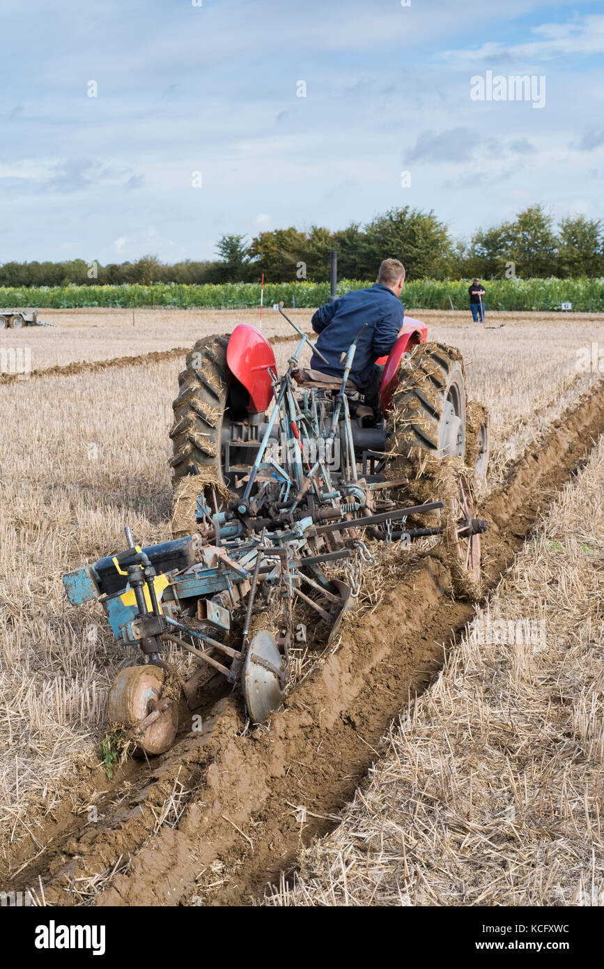 Vintage tractor ploughing competition hi-res stock photography and ...