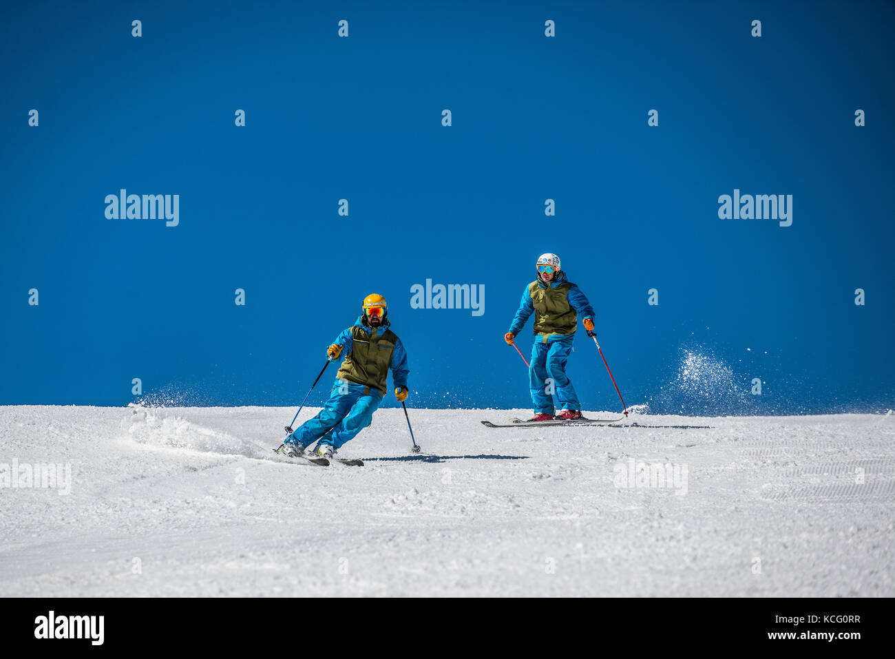 Two male skiers hi-res stock photography and images - Alamy