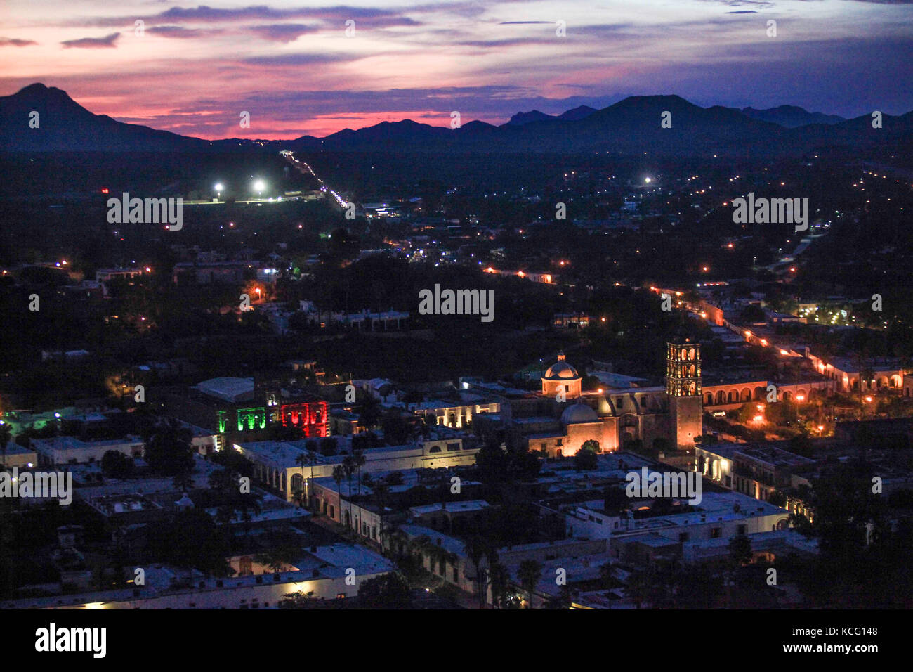 Vista panoraminca del pueblo de Alanos al atardecer Stock Photo - Alamy