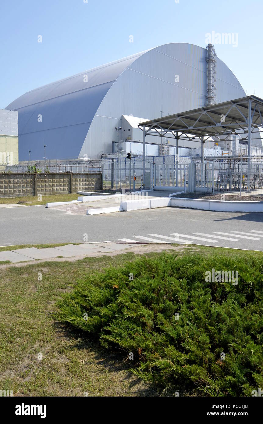 The reactor 4 of the Chernobyl Power Plant, covered by the new ...