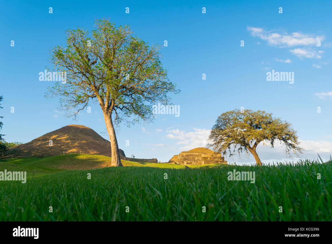 San Andres Pyramid, a Mayan ruin located in El Salvador Stock Photo - Alamy