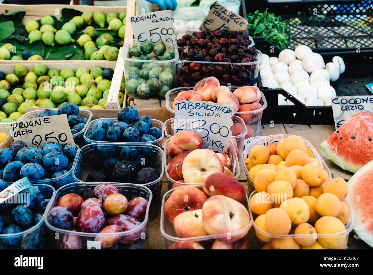 Fresh fruits and vegetables in street market Stock Photo - Alamy