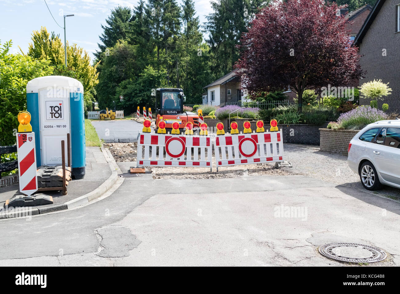 Mobile roadworks sign hi-res stock photography and images - Alamy