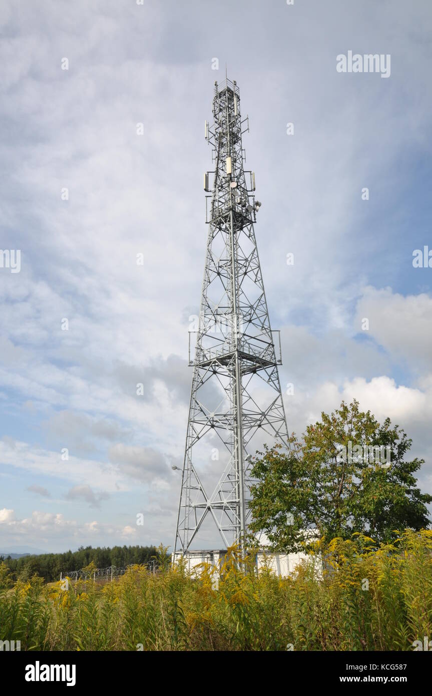 Transmitter tower radio television hi-res stock photography and images ...