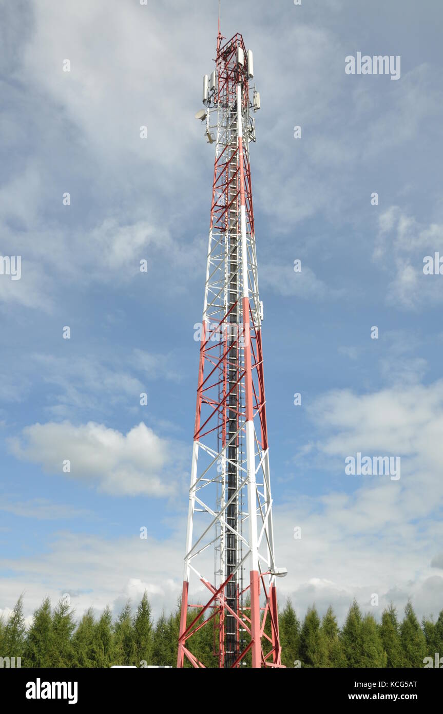 Cellular telephone antenna tower hi-res stock photography and images ...