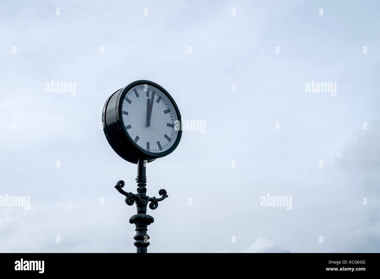 Nautical clock hi-res stock photography and images - Alamy