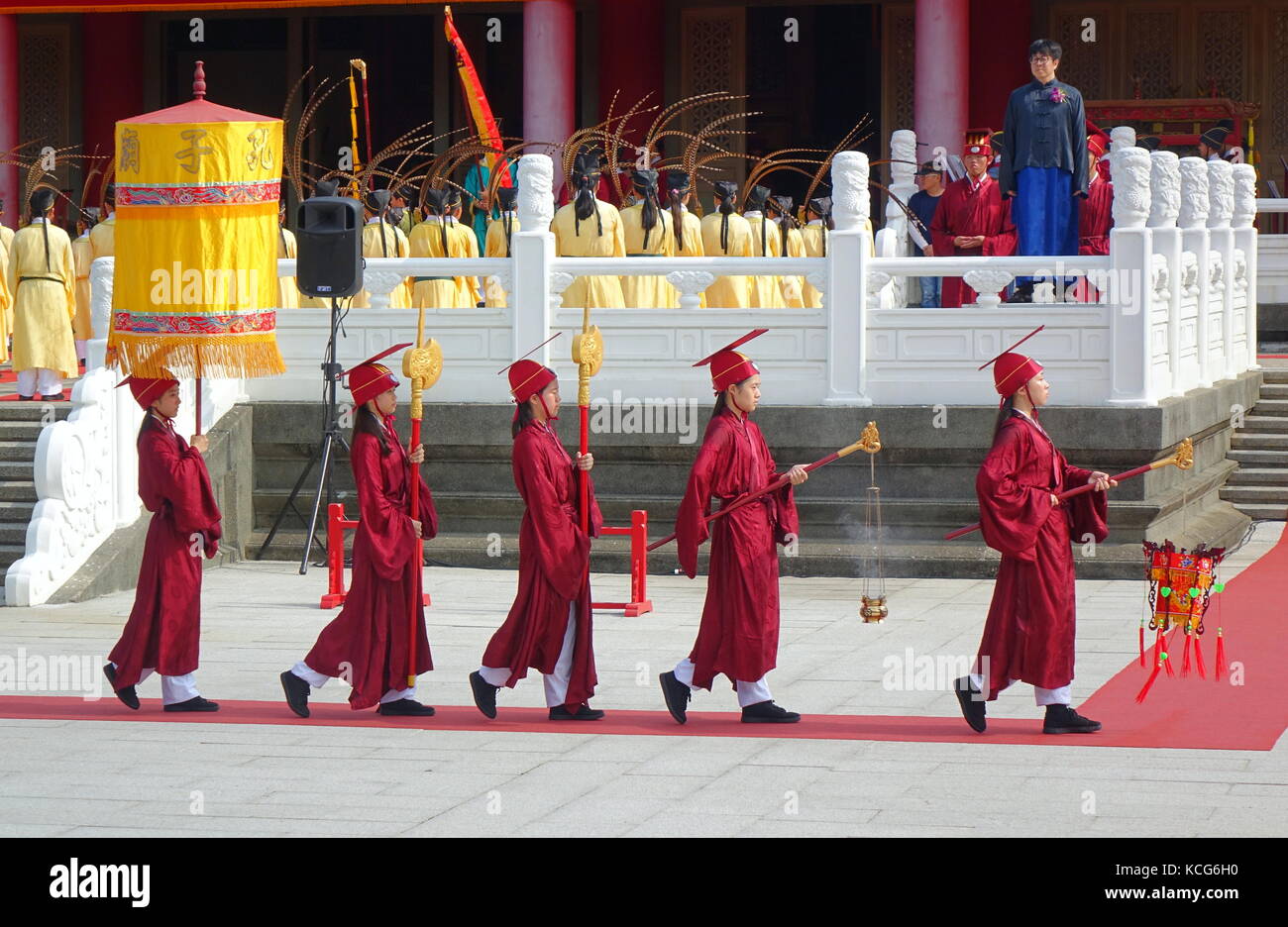 Ritual and ceremonial artefacts hi-res stock photography and images - Alamy