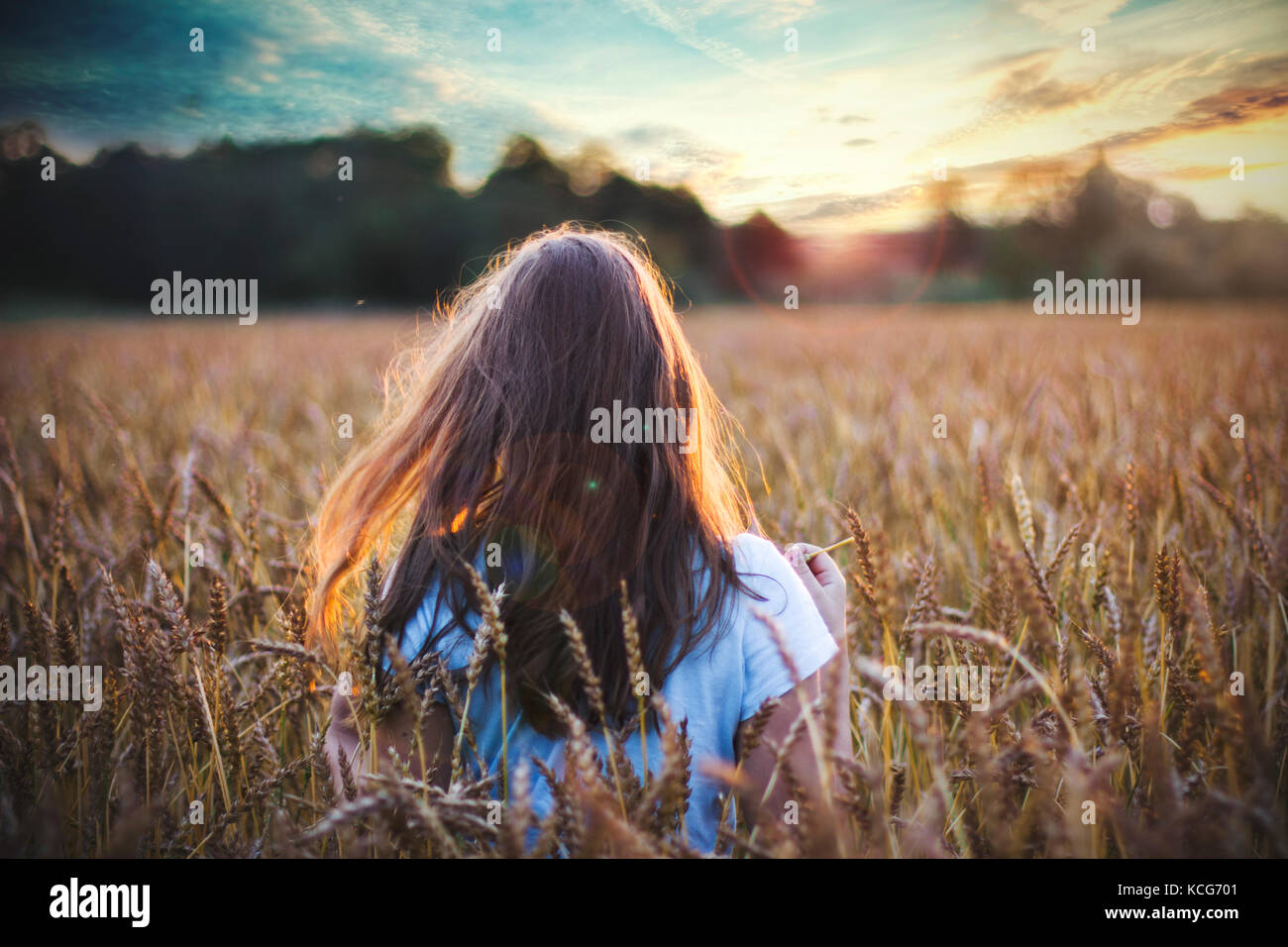 Back view girl child silhouette hi-res stock photography and images - Alamy