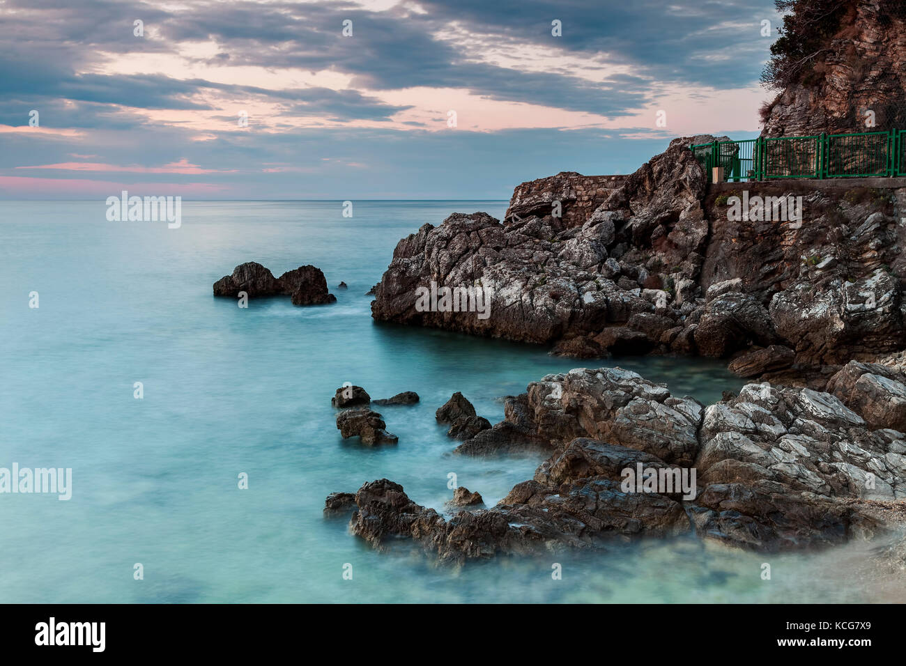 Jagged Cliffs Stock Photos & Jagged Cliffs Stock Images - Alamy