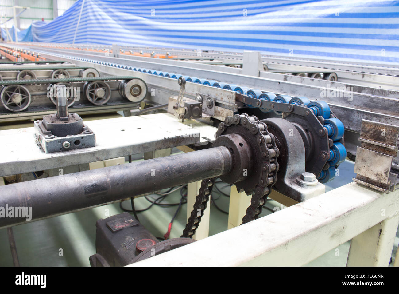 Conveyor mechanism hi-res stock photography and images - Alamy