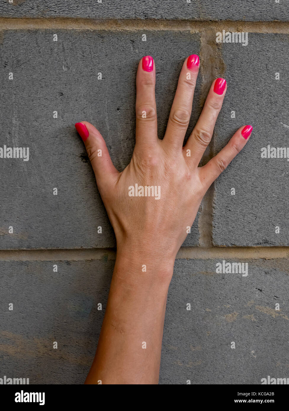 Red fingernails hi-res stock photography and images - Alamy