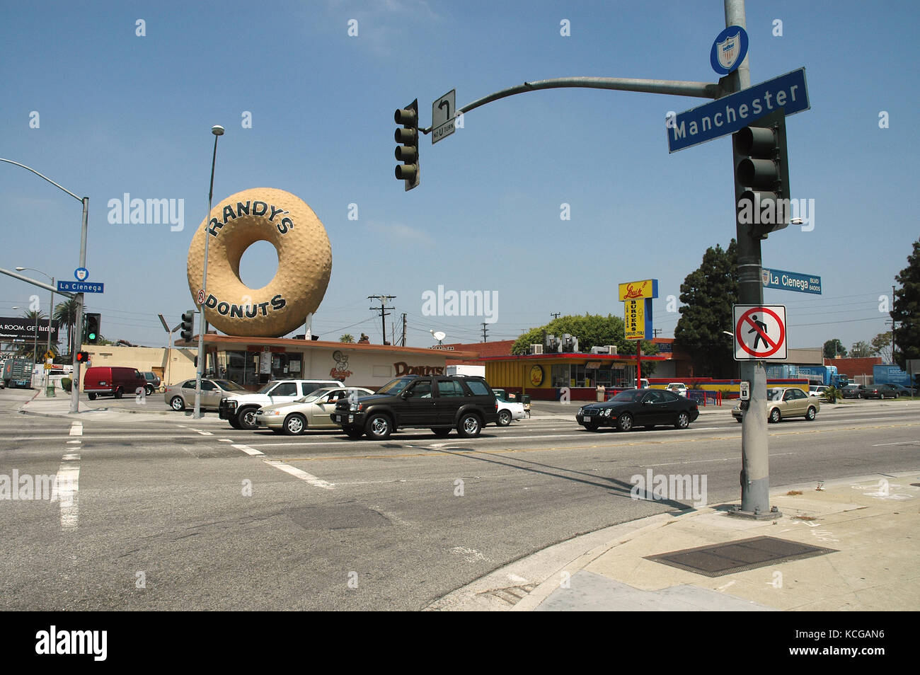 Randys Donuts with a giant donut on top in Inglewood, California, USA ...
