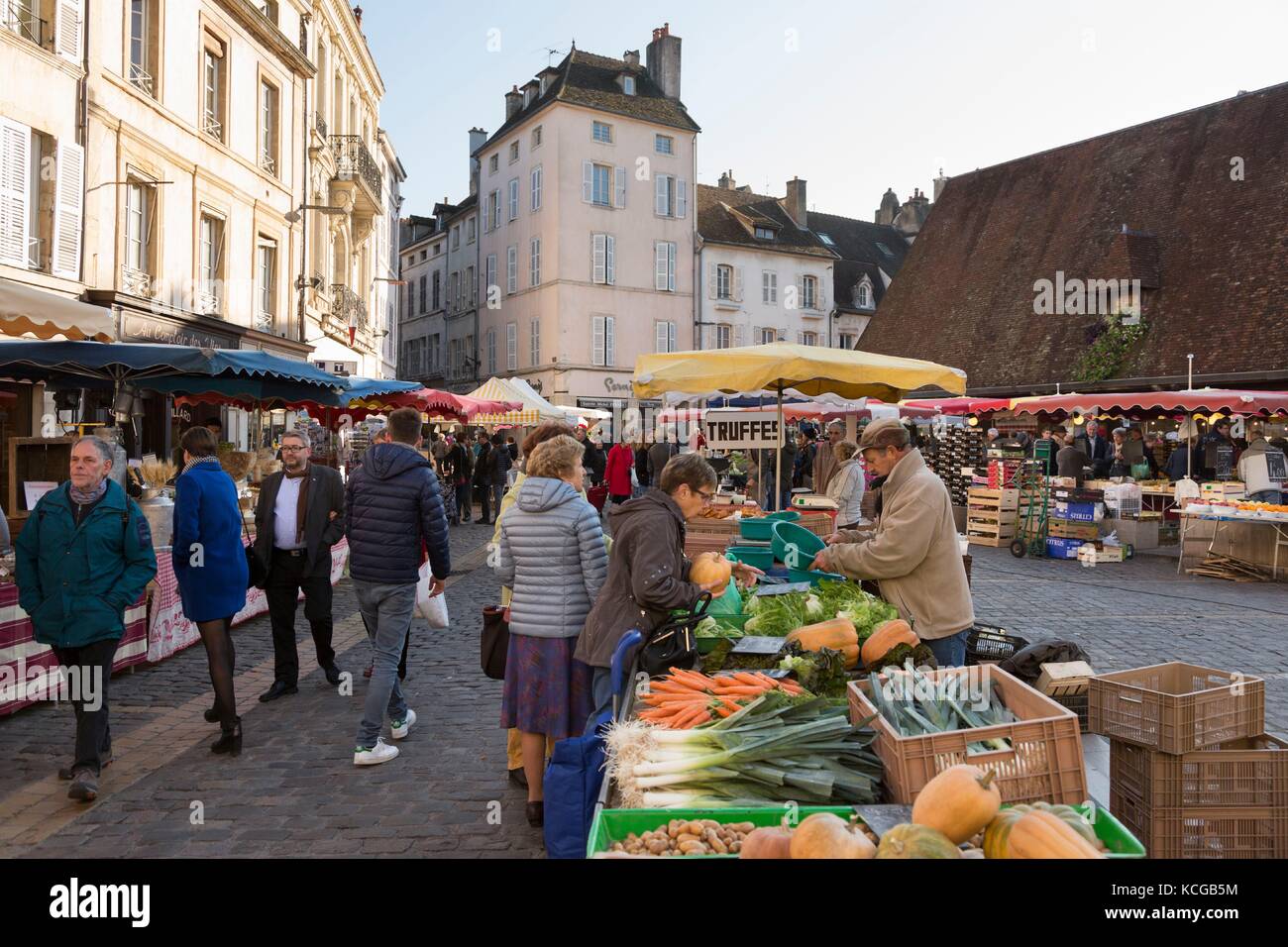 Saturday Market, Beaune, Burgundy, France Stock Photo - Alamy