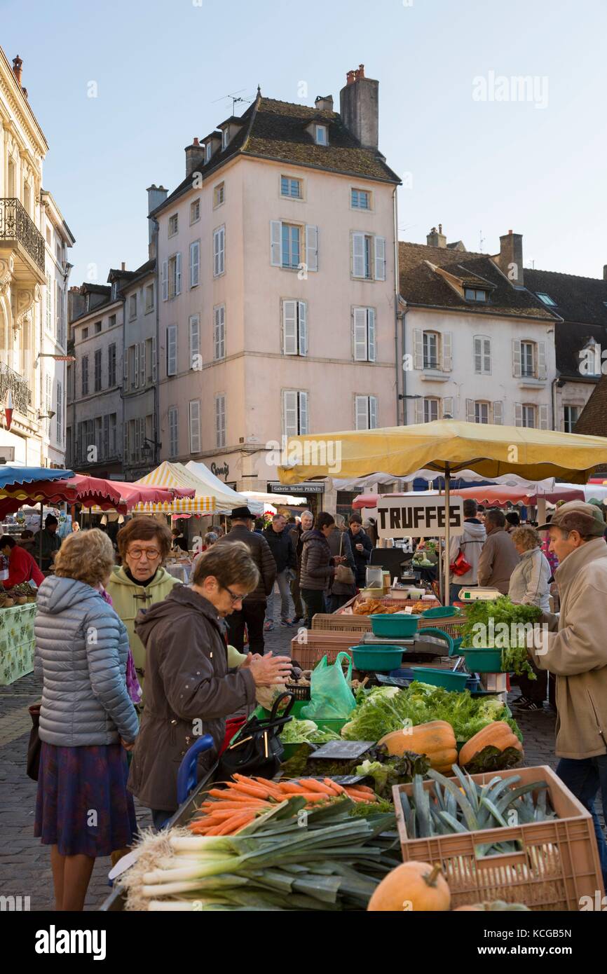 Beaune france market hi-res stock photography and images - Alamy