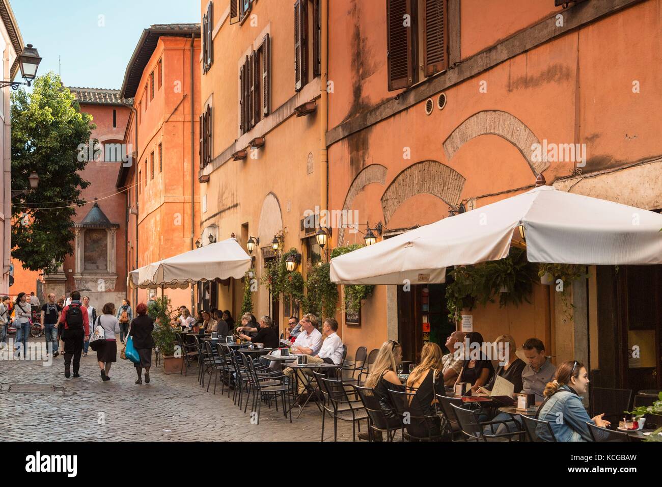 Cafe Life in Trastevere neighborhood, Rome, Italy Stock Photo - Alamy