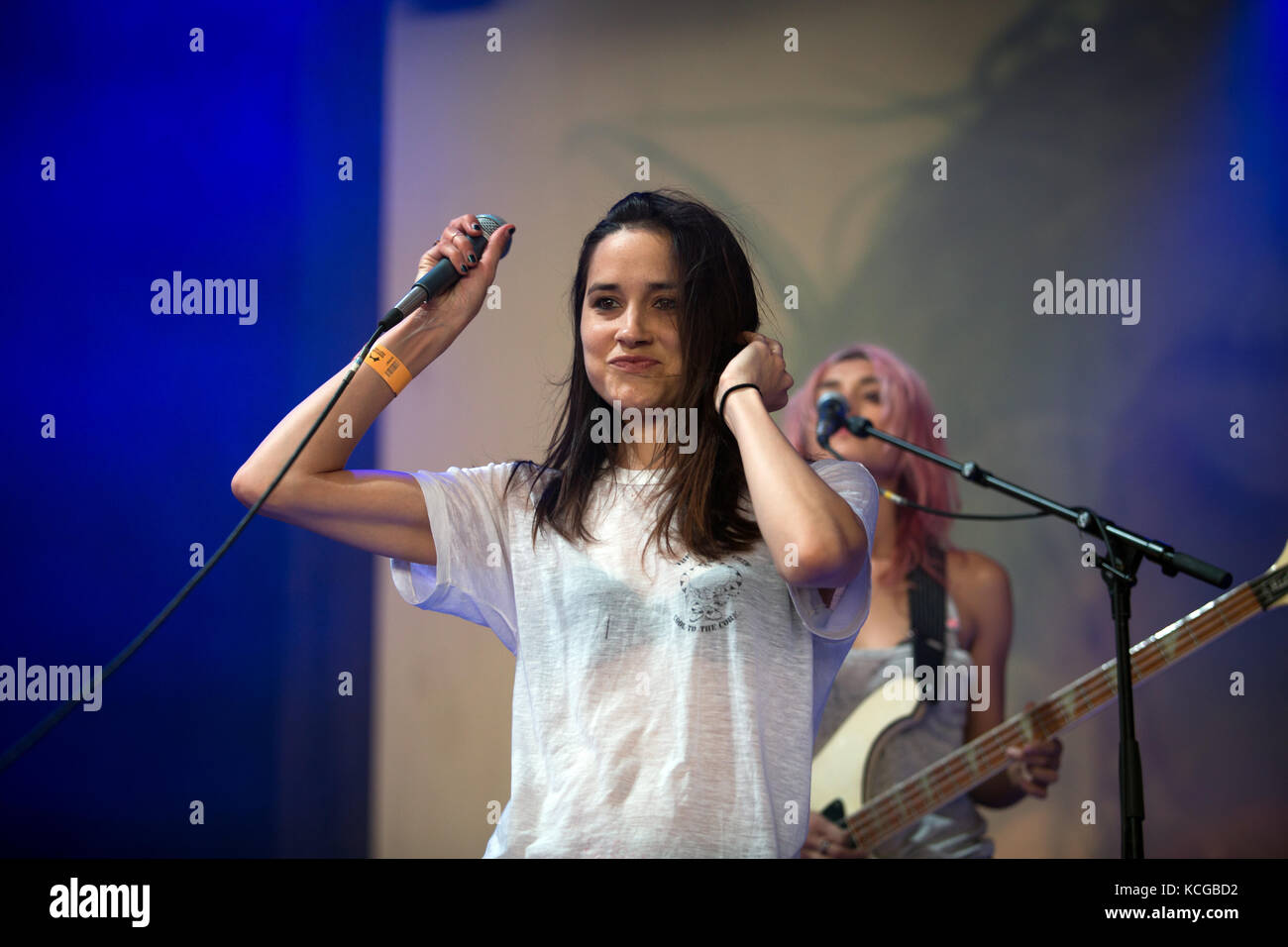Warpaint band hi-res stock photography and images - Alamy