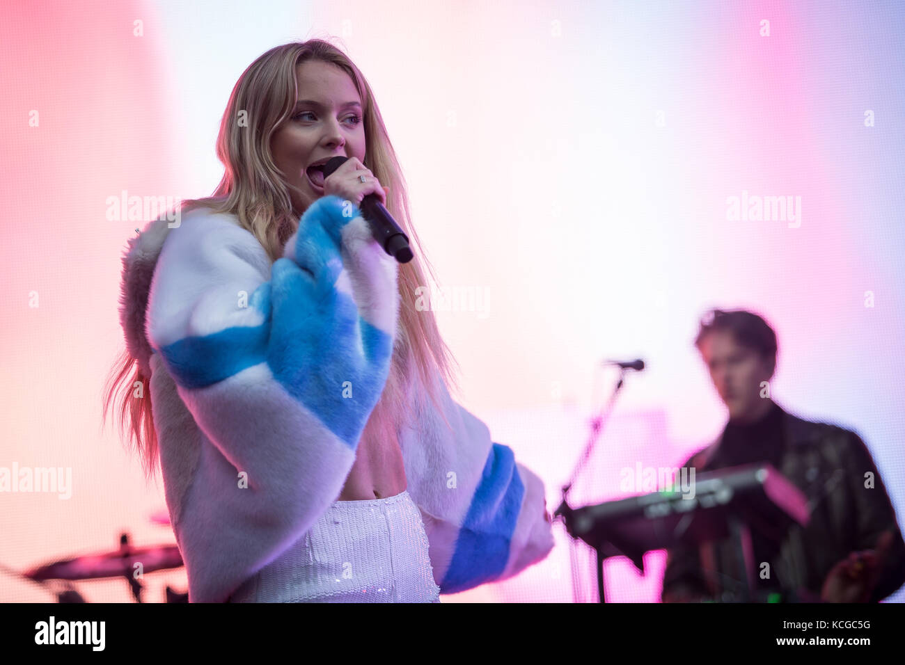 Zara larsson hi-res stock photography and images - Alamy