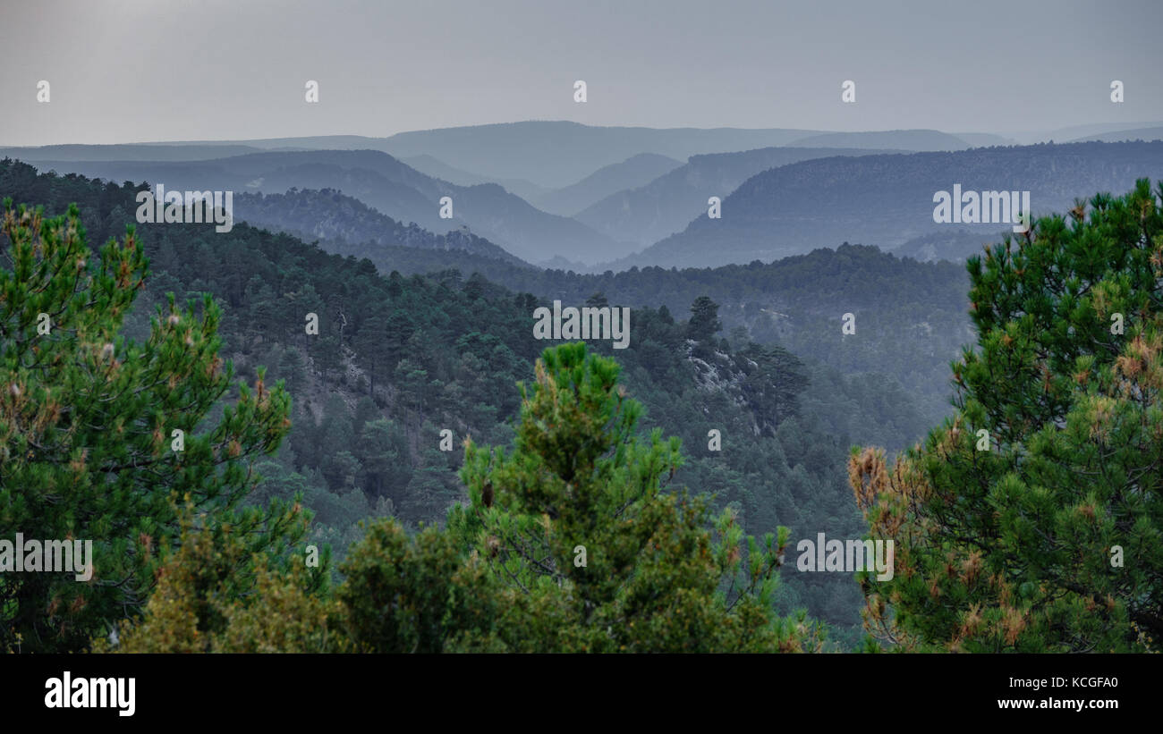Mountain profile hi-res stock photography and images - Alamy