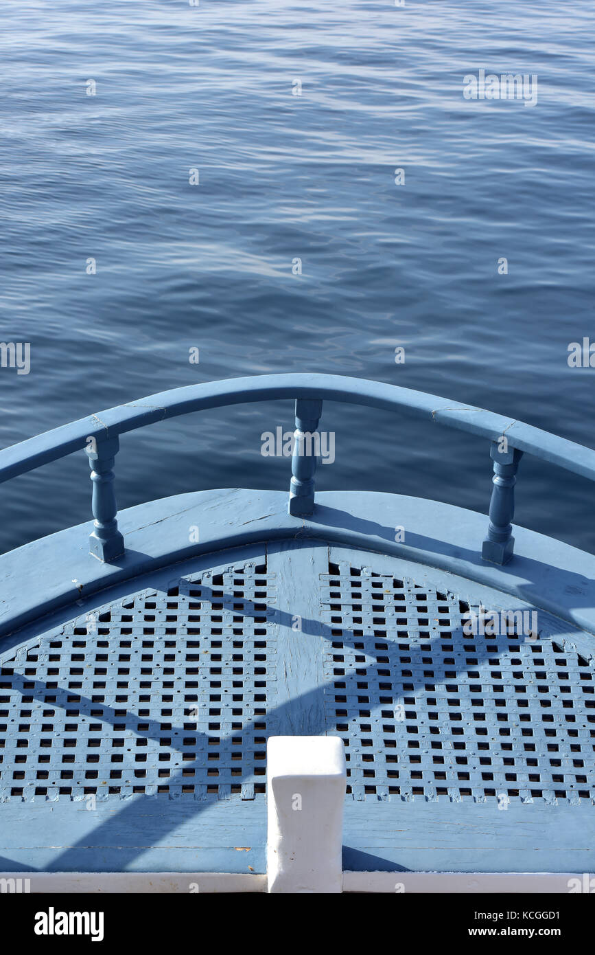 Front boat cutting waves hi-res stock photography and images - Alamy