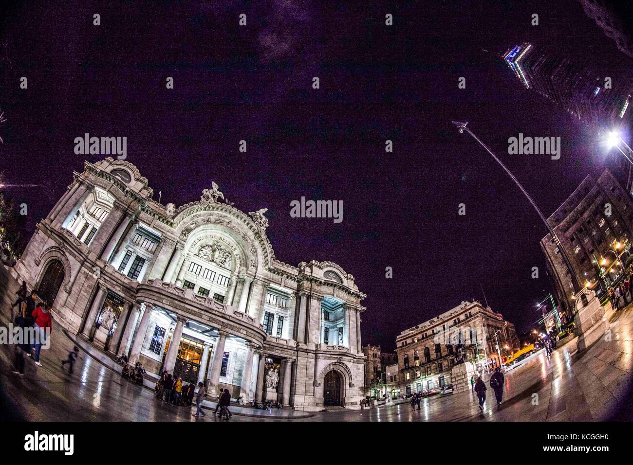 Daily life of the city of Mexico. Tour of the Alameda, Fine arts and ...