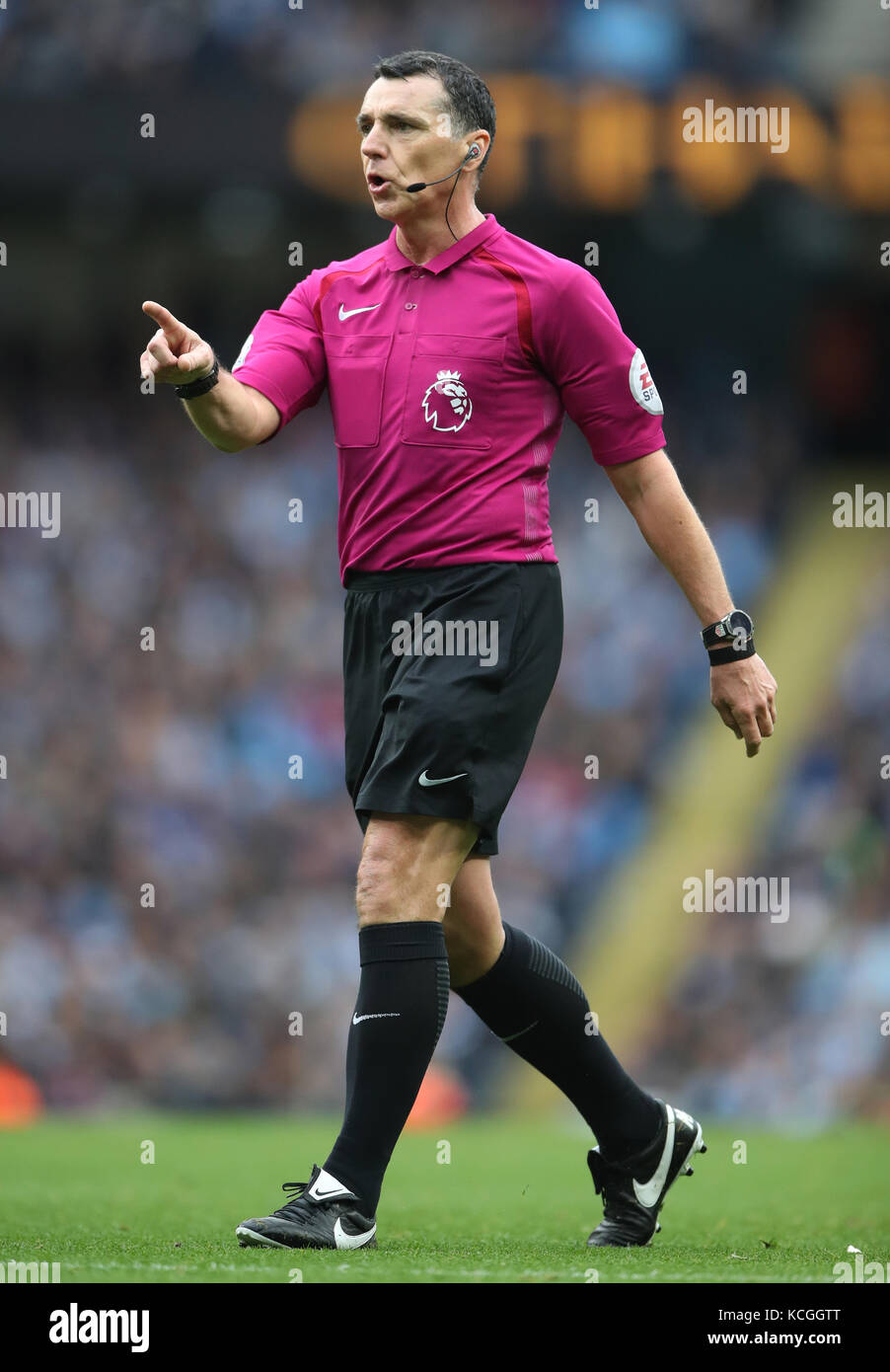 Match referee Neil Swarbrick Stock Photo - Alamy