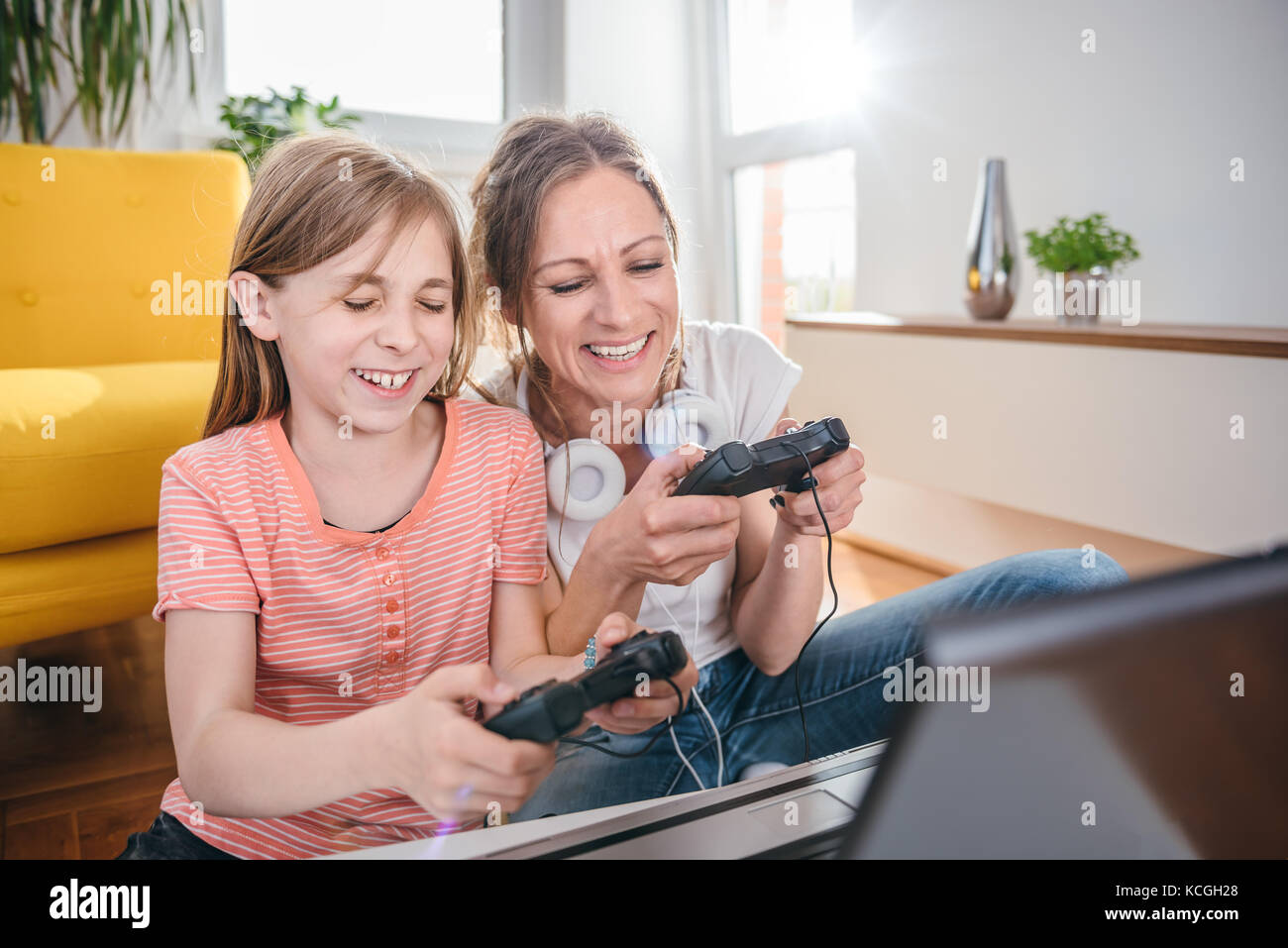 Gamer playing games hi-res stock photography and images - Alamy