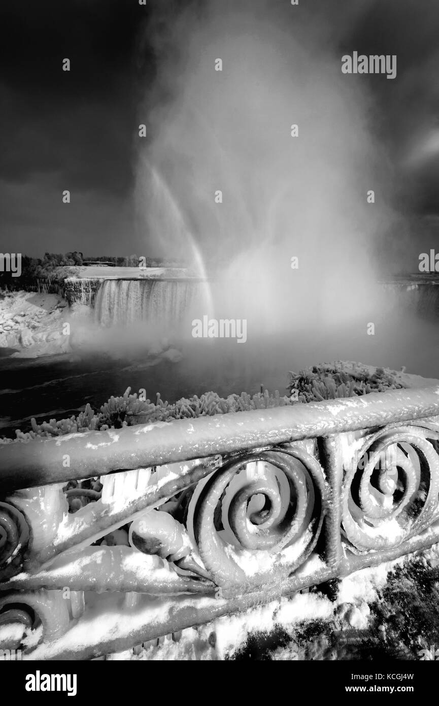 Niagara falls snow ice Black and White Stock Photos & Images - Alamy