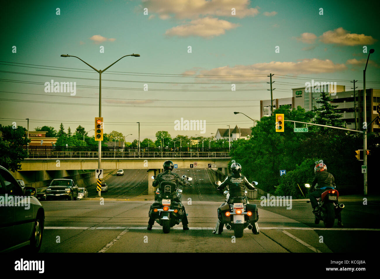 Motor bikes at an intersection stopped for red lights Stock Photo - Alamy