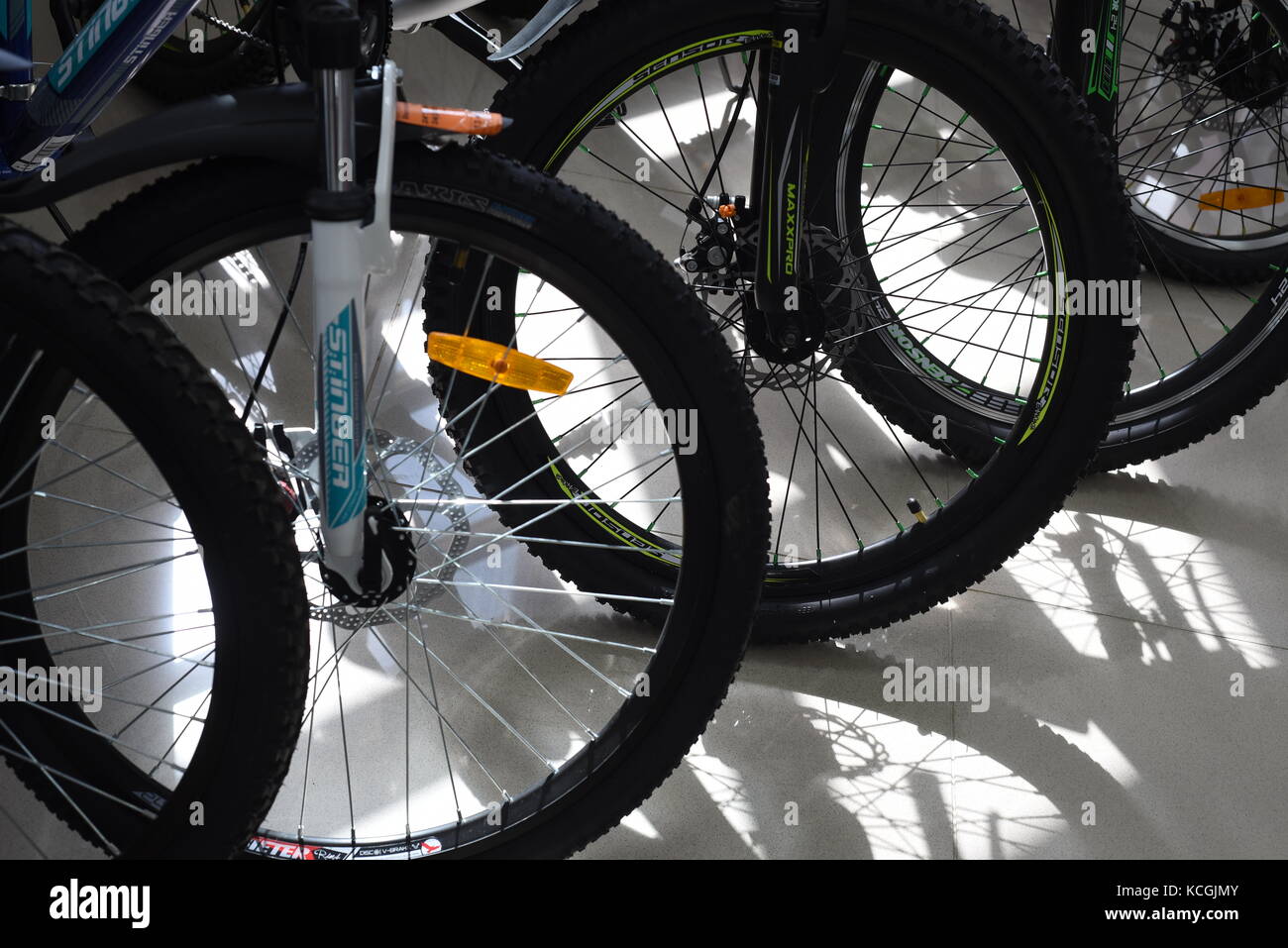 Bicycle wheels on display hi-res stock photography and images - Alamy