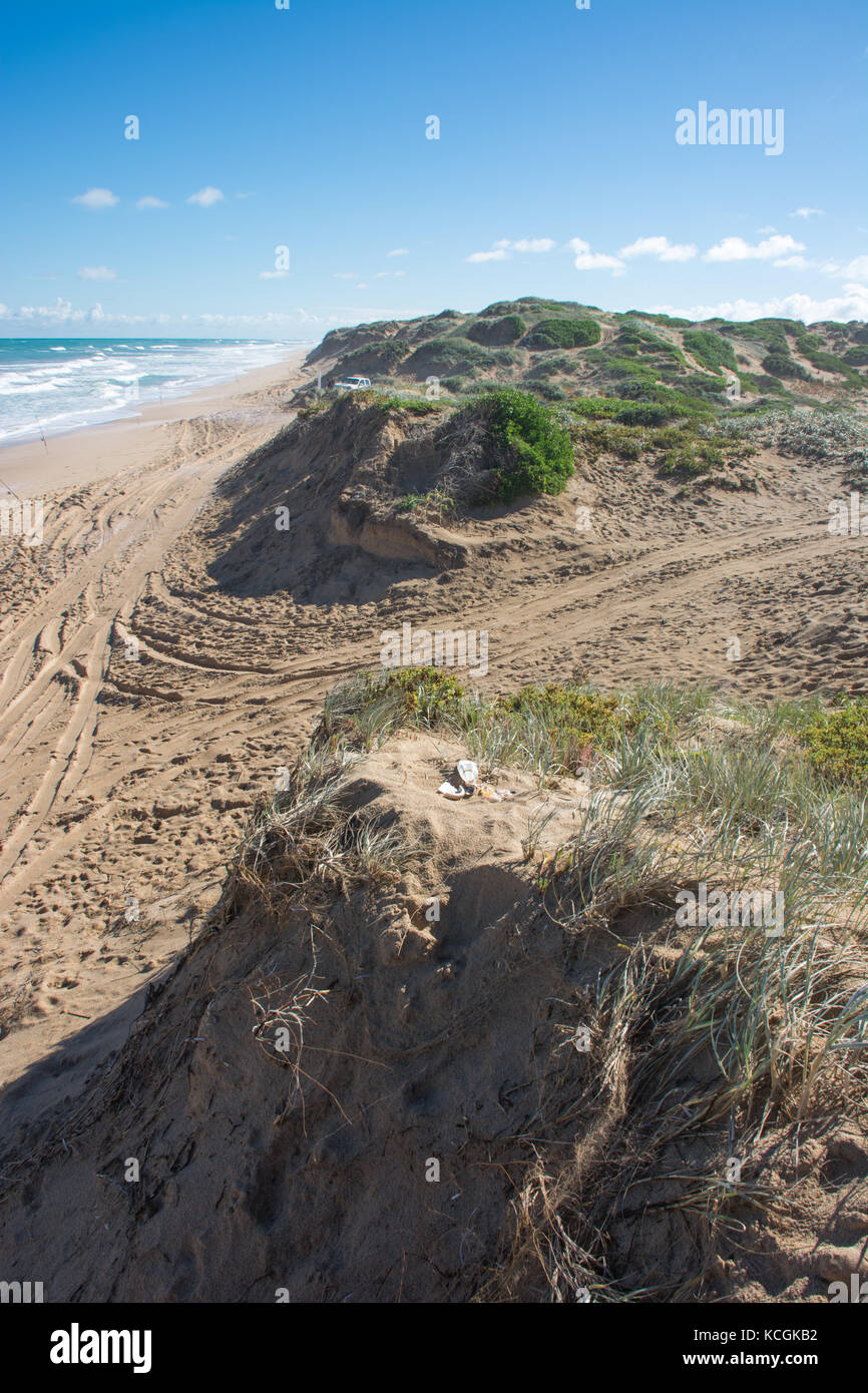 Bright sunny day on the coast of South Australia. white sand beaches ...